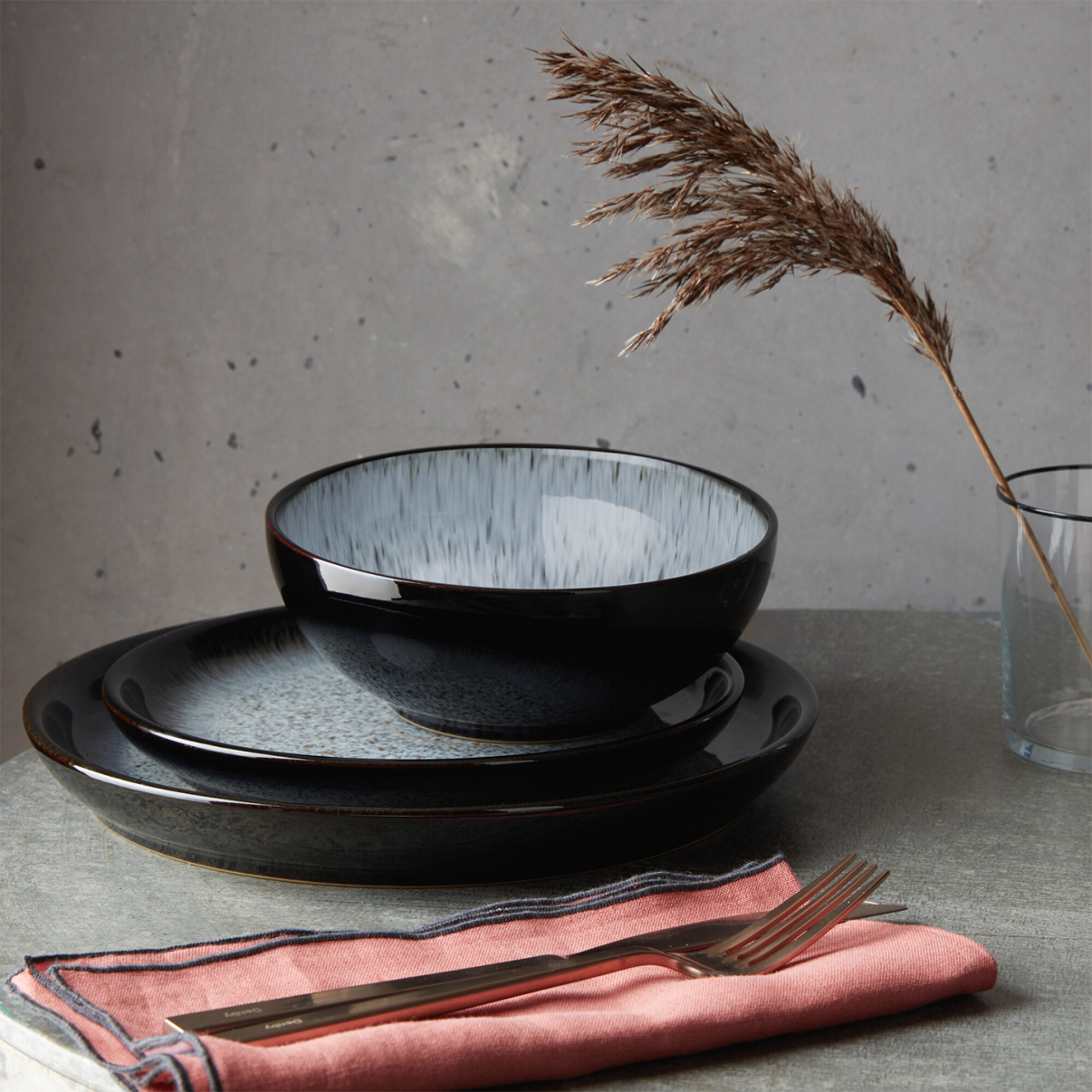 Halo Coupe Medium Plate – Denby